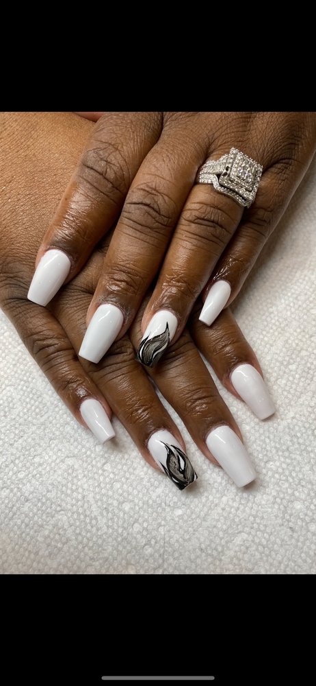 Kelly Nails - 14350 Mundy Dr Ste 800 #111, Noblesville, IN 46060, USA ...